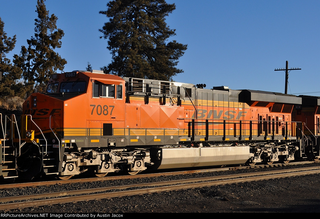 BNSF 7087
